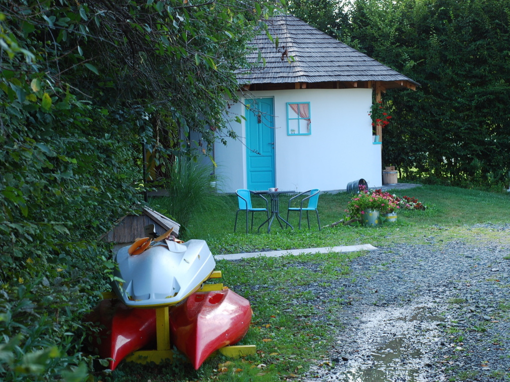 locations of the Noroc campsite: services offered and infrastructure